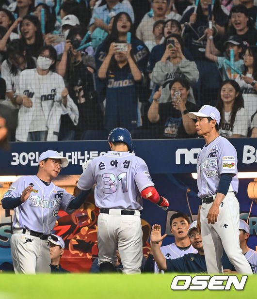 3안타 몰아친 손아섭 '오빠 므찌나?', KBO 리그 역대 2번째 개인 통산 2,500안타 -1개 [이석우의 마!] : 네이트 스포츠