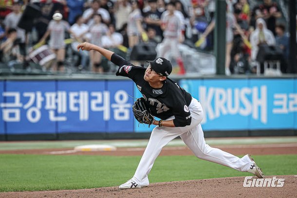 "감독님께서 도와주셨다"최고의 폼일때로 회귀…'6G 만의 QS' 90억 안경에이스 부활투 [오!쎈 부산] : 네이트 스포츠