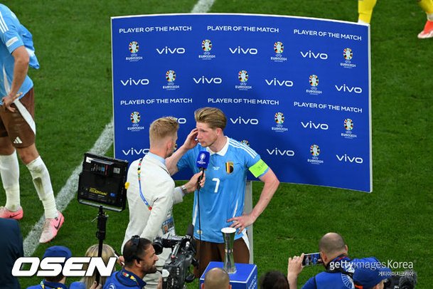 '홀로 빛난 POTM' KDB 향해 "빨리 터널로 꺼져" 야유한 벨기에 관중들, 손가락 욕설까지…대체 왜? : 네이트 스포츠