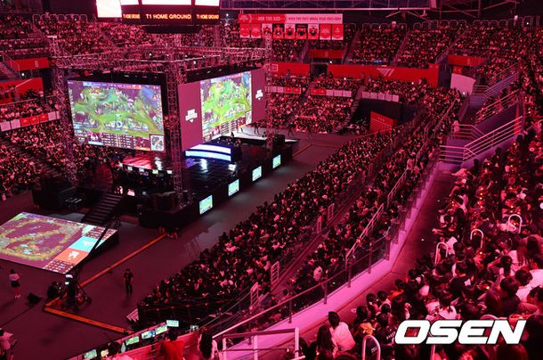 [사진]T1-KT,'경기장 가득 메운 뜨거운 응원 열기' : 네이트 스포츠