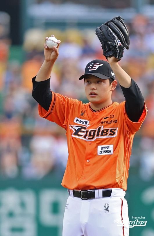 '문동주에게…'양상문 코치가 직접 쓴 편지, 풀죽어있던 160km 에이스 기 살렸다 : 네이트 스포츠