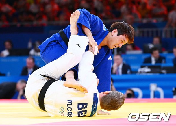 '한국유도가 또 해냈다!' 이준환, 세계랭킹 1위 누르고 감격의 동메달 쾌거 [파리올림픽] : 네이트 스포츠