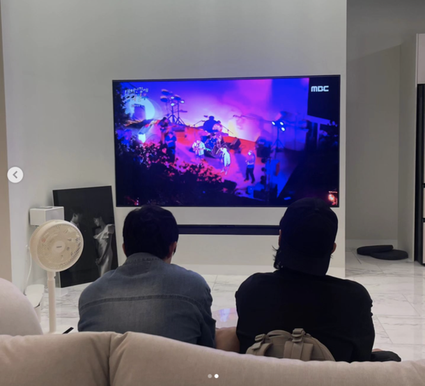 "Fxxx MBC" 외쳤던 기안84, 이시언과 '음악일주' 본방사수 [★SHOT!] : 네이트 연예