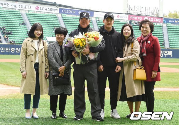 KBO 32년차 심판의 아들, LG 유망주로 급부상…8월 타율 .488 폭발 "1군에서도 활약하겠다" : 네이트 스포츠