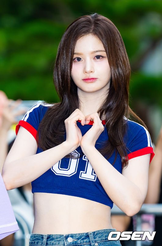 [사진]엔믹스 설윤,'하트에 사랑을 담아' : 네이트 연예