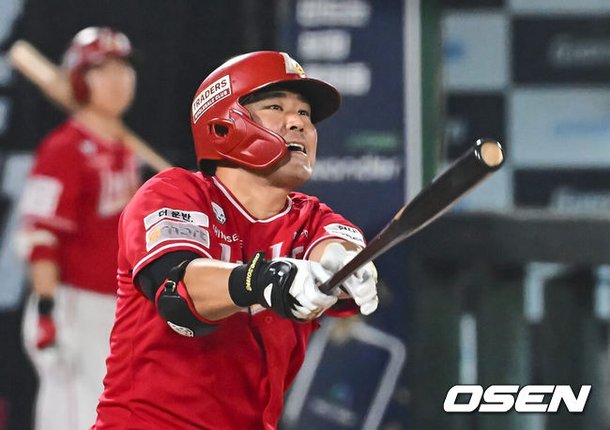 '이제는 정말 모른다!' 5연승 질주 SSG, 5위 KT 맞대결 승리→0.5게임차 추격…한유섬 역전 홈런+엘리아스 7이닝 1실점 승리 [수원 리뷰] : 네이트 스포츠