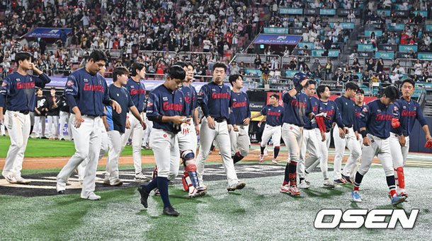 [사진]'올해도 희망고문' 7년 연속 가을야구 좌절된 롯데 자이언츠' : 네이트 스포츠