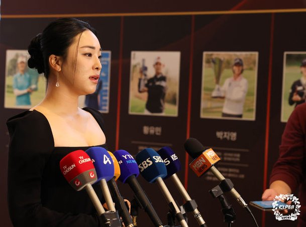 윤이나 '3관왕' 황유민 '인기상' 유현조 '신인상', 박현경이 MC…'2024 KLPGA 대상 시상식' : 네이트 스포츠