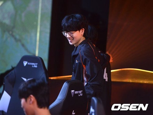 [LCK] '제우스+바이퍼 더블 캐리' 한화생명, PO 2R 진출…T1 최종순위 6위(종합) : 네이트 스포츠