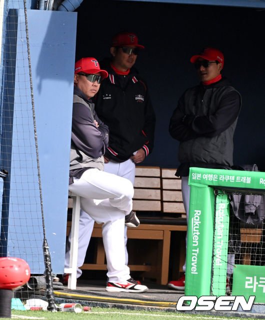 "구위+컨트롤 다 좋아, 기대된다" 152km 쾅! 14억에 KIA 택한 현역 빅리거, 어떻게 꽃감독 사로잡았나 [오!쎈 잠실] : 네이트 스포츠