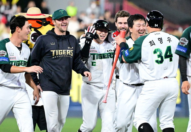 나성범이 드라마썼다! 9회 역전 2타점 끝내기타…KIA, KT 5-4 꺾고 위닝시리즈 [광주 리뷰] : 네이트 스포츠