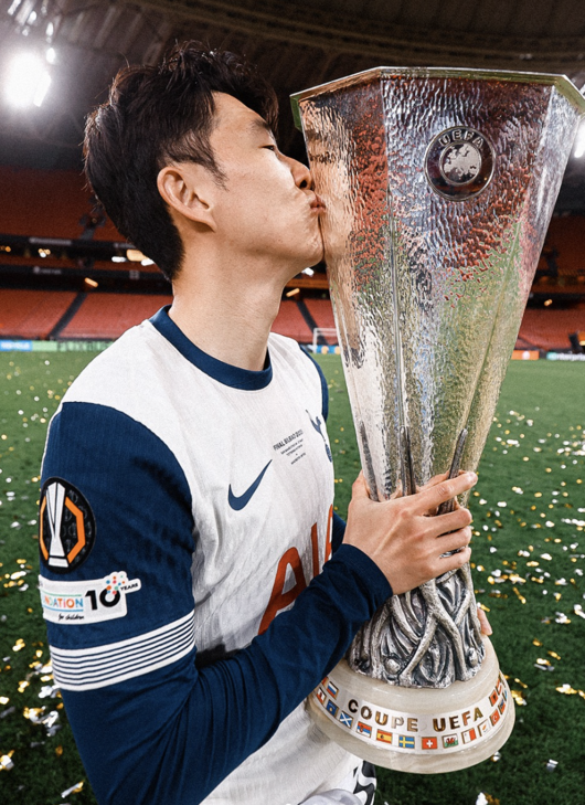 토트넘의 공식발표, "손흥민 EPL 최종전 결장"→UEL 우승 이끈 SON, 발 아직 낫지 않았다 : 네이트 스포츠