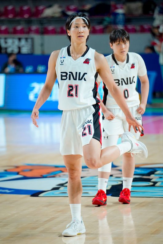 'BNK 우승' 이이지마 사키, WKBL 무대 재도전…亞쿼터 드래프트, 18명 신청 확정 : 네이트 스포츠