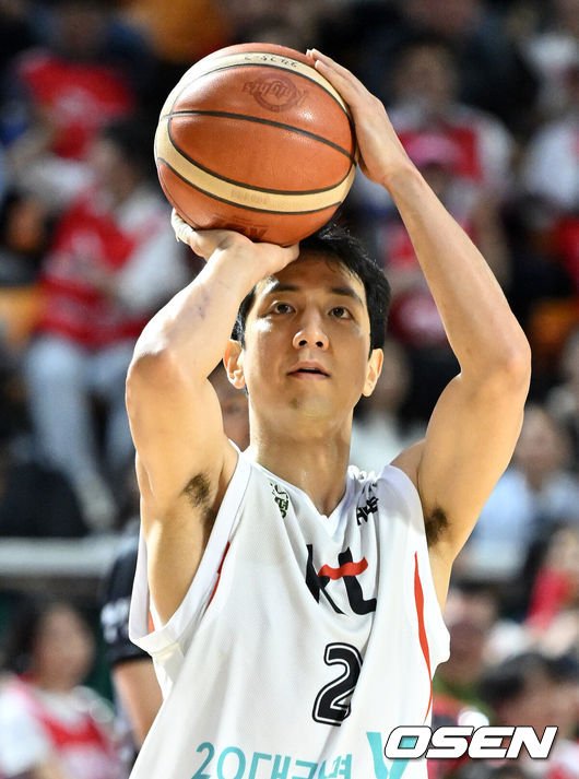 [공식발표] KCC, 'FA 대어' 허훈 영입…계약기간 5년 보수 총액 8억 원 : 네이트 스포츠