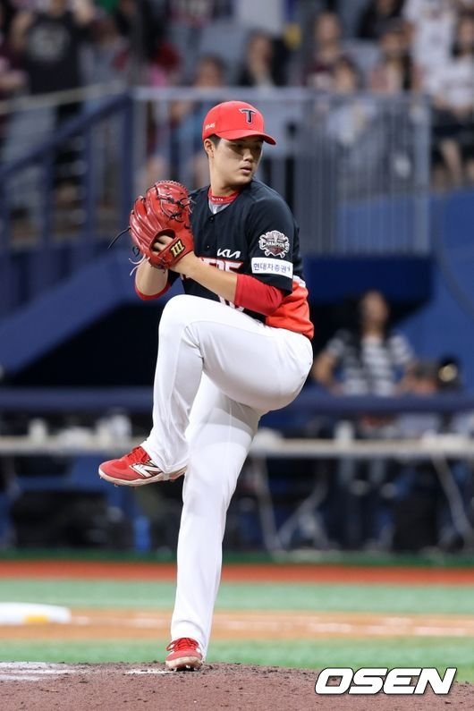 '최고 146km' 어마무시한 투구는 아니었지만 묵직했다…KIA 1R 특급루키 뒤늦은 데뷔 등판 어땠나 : 네이트 스포츠
