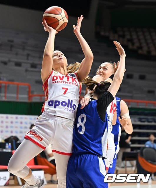 [사진] DVTK 훈테름(헝가리) 카냐시 베로니커, 치열하게 : 네이트 스포츠