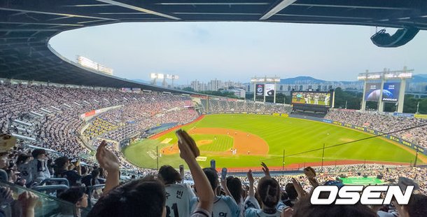 44년 국민스포츠의 위엄…KBO 누적관중 2억명 돌파…2만2860경기 만에 달성 : 네이트 스포츠