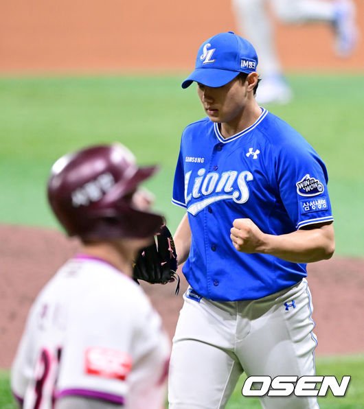 151km 강속구! '슈퍼 루키' 배찬승, 송성문 방망이 내리치게 했다 "무조건 막아야 한다는 생각뿐" : 네이트 스포츠