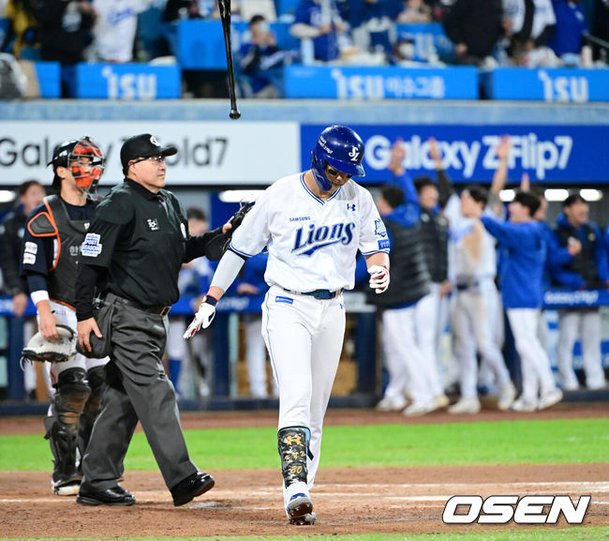 와~ 미쳤다! 김영웅, 류현진 상대 역전 스리런 폭발! [PO3] : 네이트 스포츠