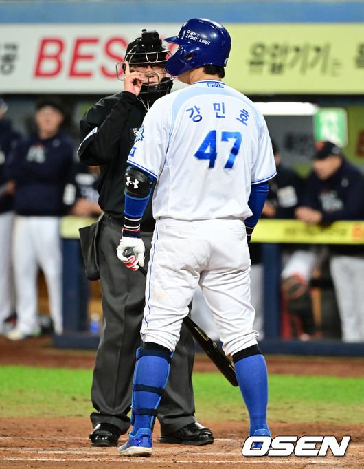 '아니, 정신을 어디다…' 강민호의 2구 삼진, 피치클락 위반→공 2개로 삼진→동점 찬스 무산 '1점 차 패배 새드 엔딩' [PO3] : 네이트 스포츠