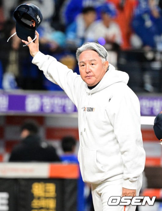 '불펜' 문동주 MVP 받았는데, 김경문 왜 "KS도 그러면 희망 없다"고 했나…전격 선발 복귀→1차전 맡을까 [PO5] : 네이트 스포츠