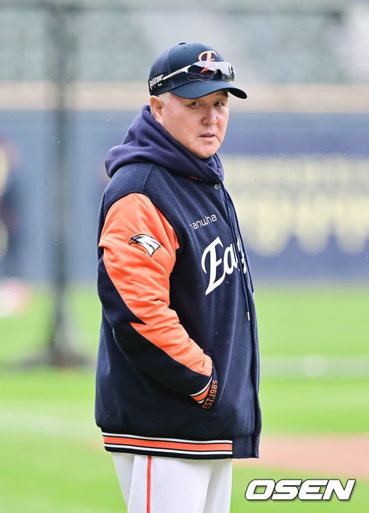 "LG 강하지만 1차전이 우리한테 찬스" 김경문 감독, 최대 7차전 장기전 각오…투수 1명 더 늘렸다 [KS1] : 네이트 스포츠