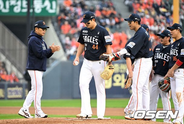 "LG 역시 우승한 팀답게 잘했다, 내일은 한화가 더…" 1차전 완패 깔끔하게 인정, 2차전 반격 다짐한 김경문 감독 [KS1] : 네이트 스포츠