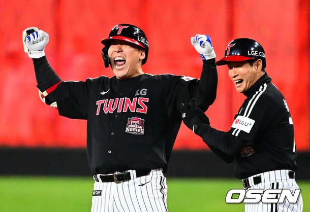 '2008년 PTSD 잊어라' LG 라커룸 리더 김현수, 첫 한국시리즈 MVP 품다 [KS5] : 네이트 스포츠