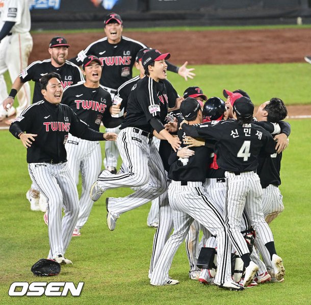 [사진]LG, 기쁨의 V4 : 네이트 스포츠