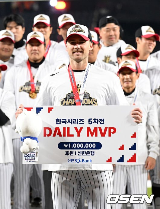 염갈량이 무릎 꿇고 부탁하다니, '연봉 4억' 대체 외인이 우승 청부사였네, KBO 5번째 대기록 세우다 [KS5] : 네이트 스포츠