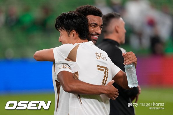 "SON 때문에 자극받는다" LAFC 서부 PO 4강행 '손흥민 지분 99%'…사기 끌어올린 일등공신 : 네이트 스포츠