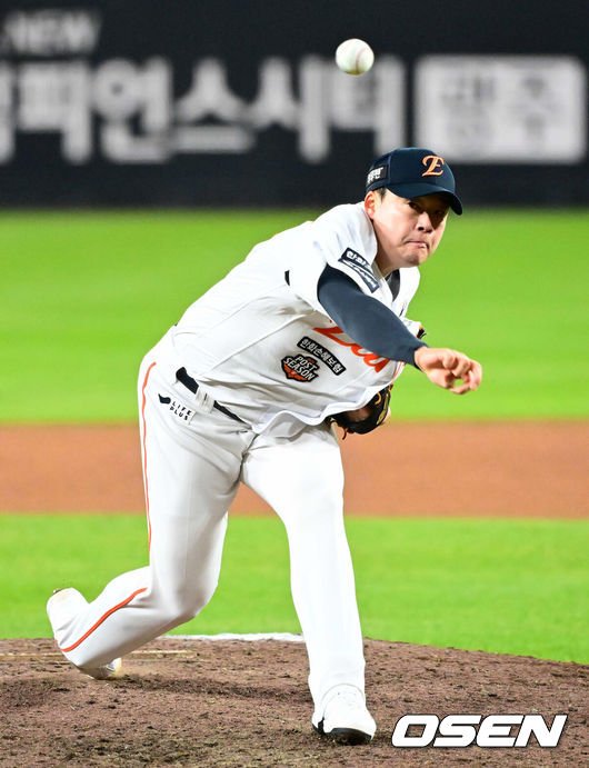 [속보] '한슝쾅' 한승혁, 강백호 FA 보상 선수로 KT행…"최고 154km 강속구 뿌리는 즉전감" : 네이트 스포츠