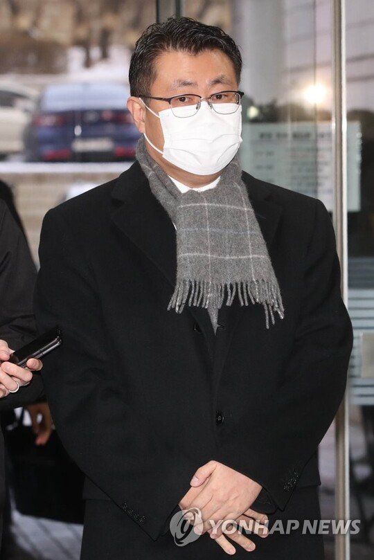 The arrest warrant for Jang Won-jun, former CEO of Shin Poong ...