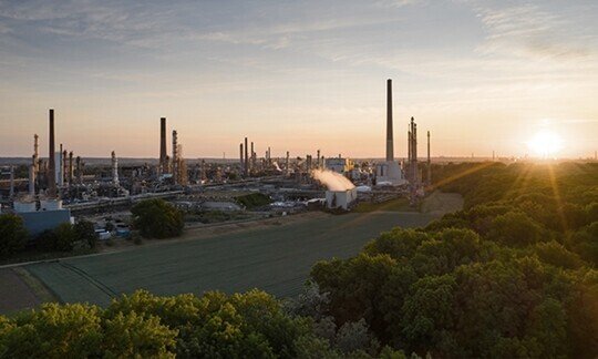 Hansol Chemical introduced '4 teams 2 shifts'…LG Chem and others ...