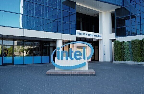 인텔(INTC.O) 신임 CEO "장기적인 성과 향상에 집중할 것"…파운드리 사업 수익화 약속 : 네이트 뉴스
