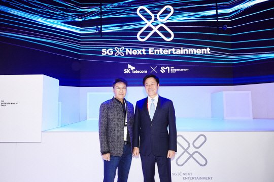 [엔터비즈]SM 이수만, 'CES 2019' 참석…SKT와 '5G X 넥스트 엔터테인먼트' 공개 : 네이트 뉴스