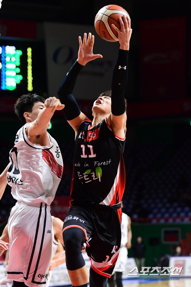 양홍석-허 훈 쌍두마차 KT, KGC 제압하고 단독 3위 탈환 : 네이트 스포츠