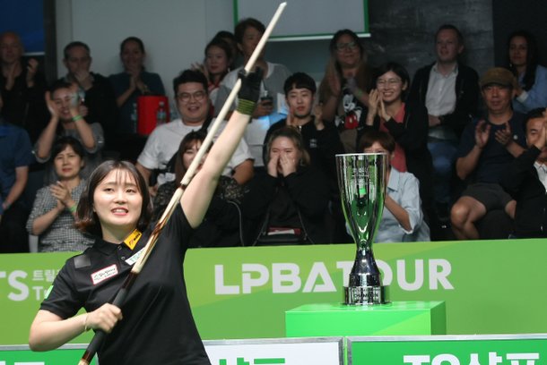 [LPBA] '불사조' 같던 강지은, TS샴푸 챔피언십 대역전 우승 : 네이트 스포츠