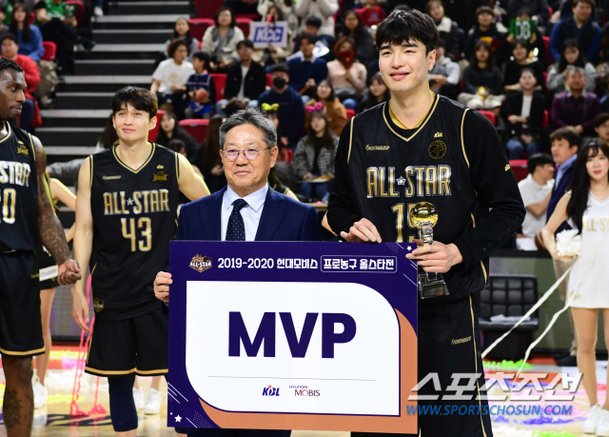[KBL올스타] 생애 첫 올스타전 MVP 김종규, "팀원들이 만들어준 MVP" : 네이트 스포츠
