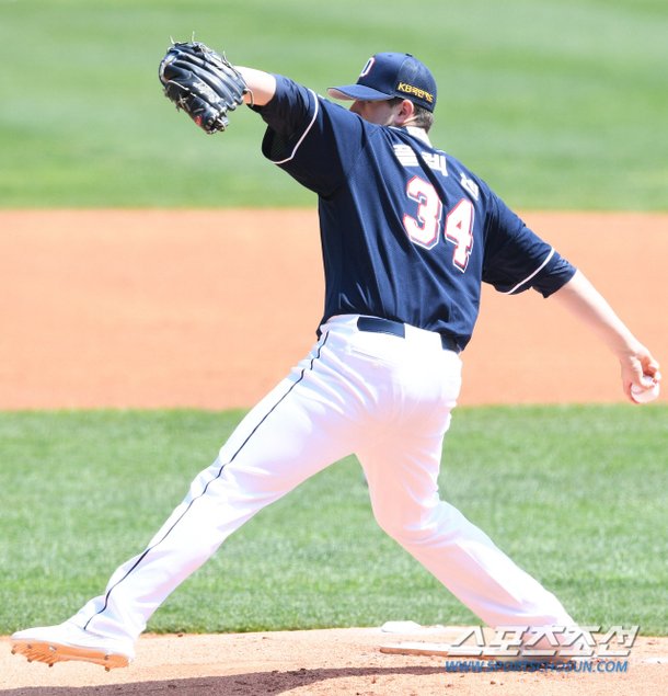 [인천 현장포커스]'린드블럼은 잊어라.' 최고 152km 두산 플렉센 SK전 5이닝 2안타 무실점 : 네이트 스포츠