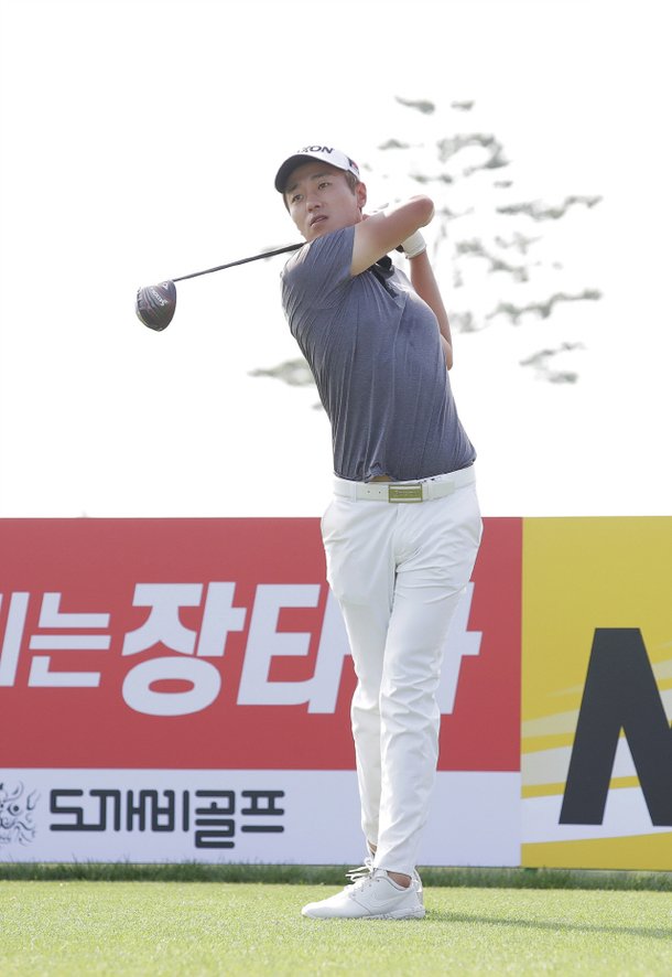 KPGA 오픈 1R 단독선두 이창우 "변형 스테이블포드 방식, 공격적일 수 밖에 없더라" : 네이트 스포츠