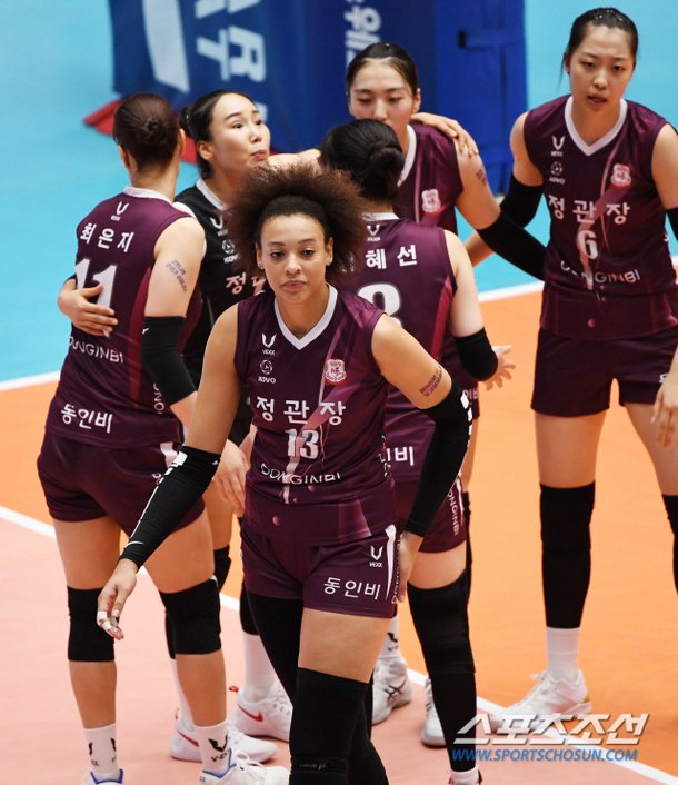 [KOVO컵]0-2→3-2 대역전극, '디우프 21득점' KGC인삼공사, GS칼텍스에 3대2 역전승 : 네이트 스포츠