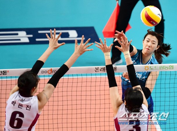 [SC리뷰]러츠 32점 GS칼텍스, KGC인삼공사에 3대1 승리. 1위 흥국생명 추격 시작 : 네이트 스포츠