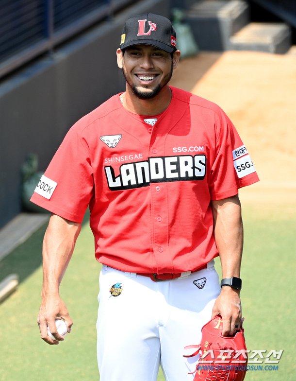 '최고구속 154Km' SSG 폰트, 코치님 박수 부르는 불펜피칭 [잠실 영상] : 네이트 스포츠