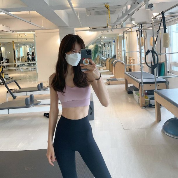 '170cm·49kg' 김성은, 깡마른 몸에도 복근은 '탄탄'…자세교정은 시급 : 네이트 뉴스