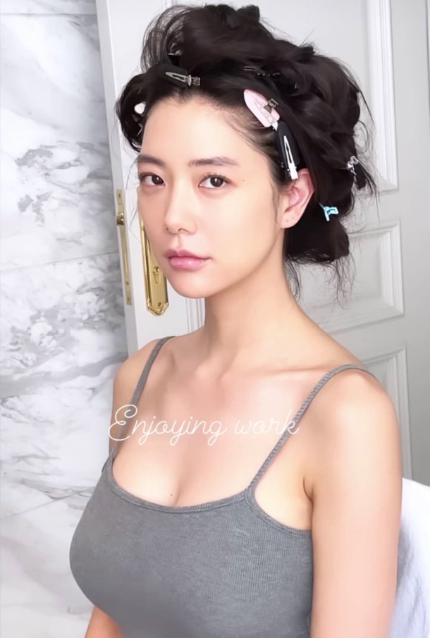 '168cm·48kg'' 클라라, 속옷만 입었나…뭘 해도 섹시 | 네이트 연예