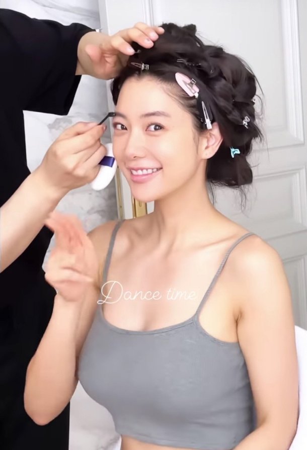 '168cm·48kg'' 클라라, 속옷만 입었나…뭘 해도 섹시 | 네이트 연예