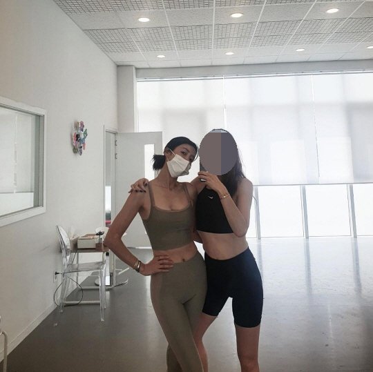 '45세' 채정안, 튜브톱 입고 발레 삼매경…172cm·48kg 몸매 관리 비결? : 네이트 연예