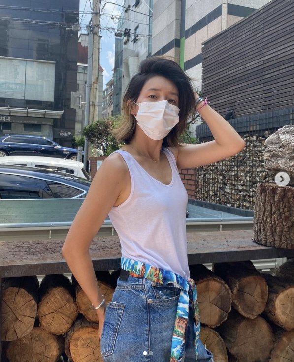 채정안, '속옷 같은 민소매' 한 장 입었는데 헐렁해…'172cm·48kg' 몸매 위엄 | 아이돌24시 : 네이트 연예