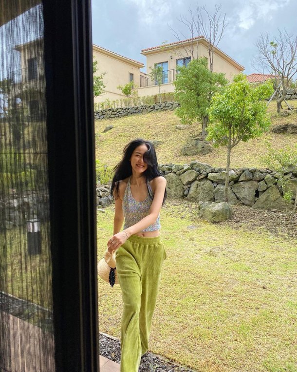 이주연, '168cm·46kg' 너무 말랐네…가녀린 팔+한 줌 허리 '여전히 걸그룹 몸매' : 네이트 연예